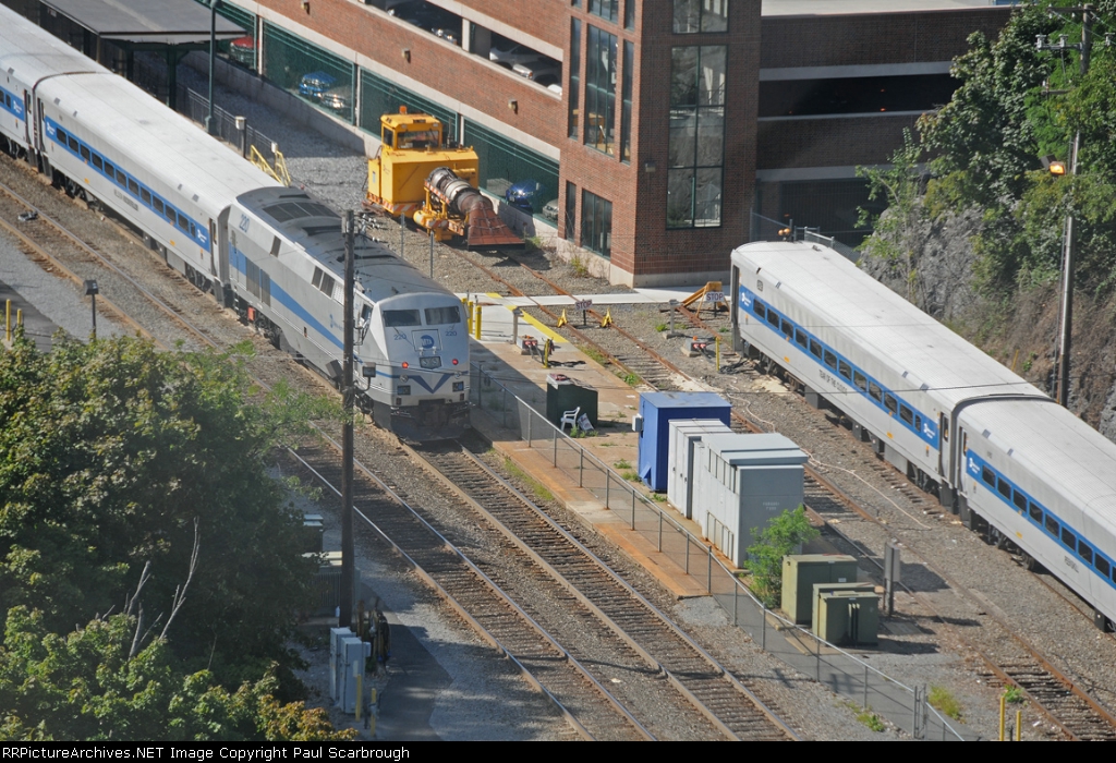 MNCR 220 waits to leave the station